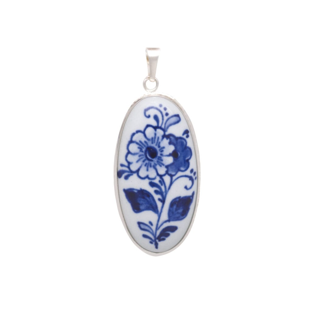 Medallion flower in silver - Royal Delft
