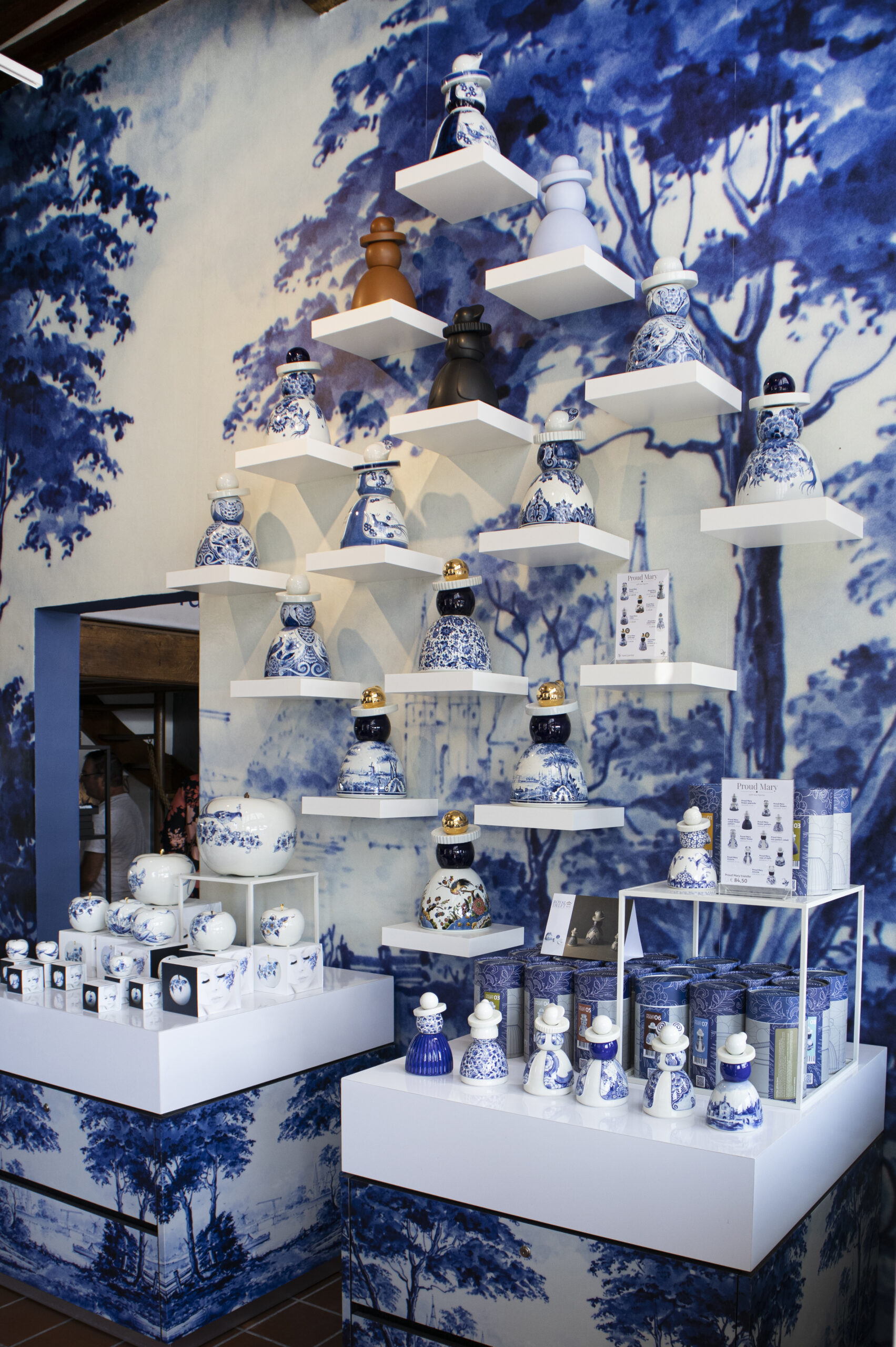 Royal Delft opens the stylish Brandstore on the Markt in Delft l Royal ...